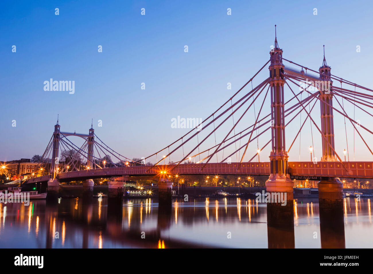 Chelsea bridge, london hi-res stock photography and images - Alamy