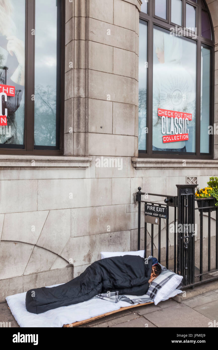 Rough sleeper hi-res stock photography and images - Alamy
