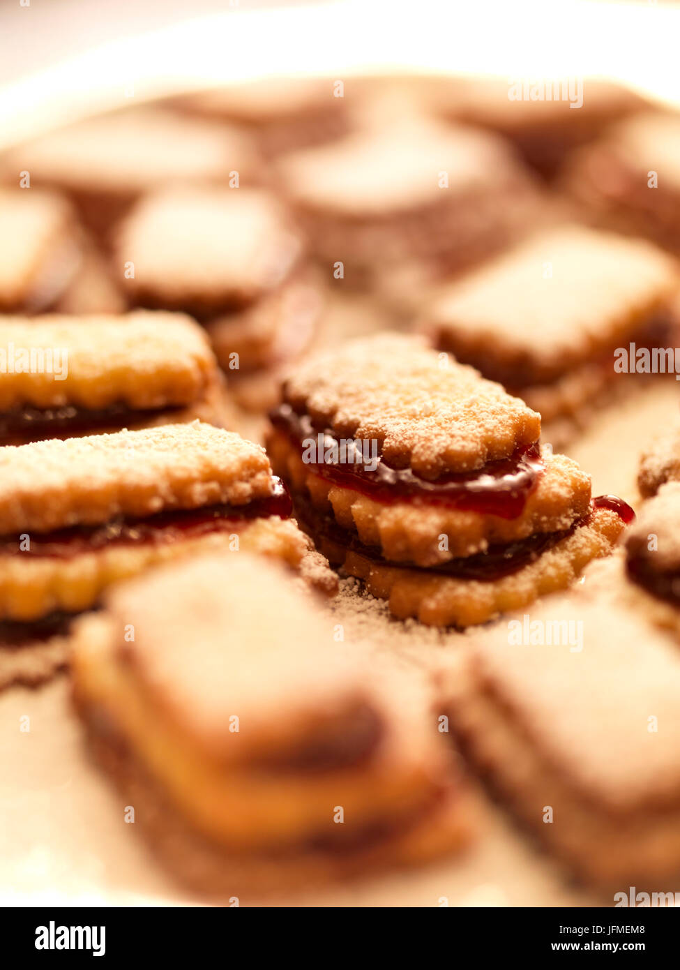 Gefullte kekse hi-res stock photography and images - Alamy