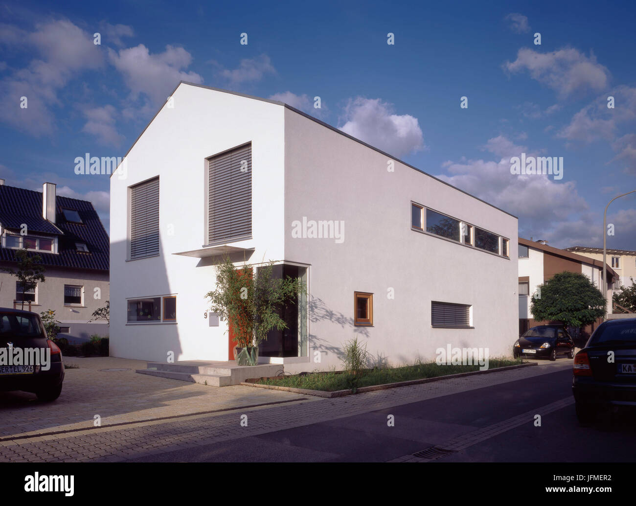 Single-family dwelling, modern, white Stock Photo - Alamy
