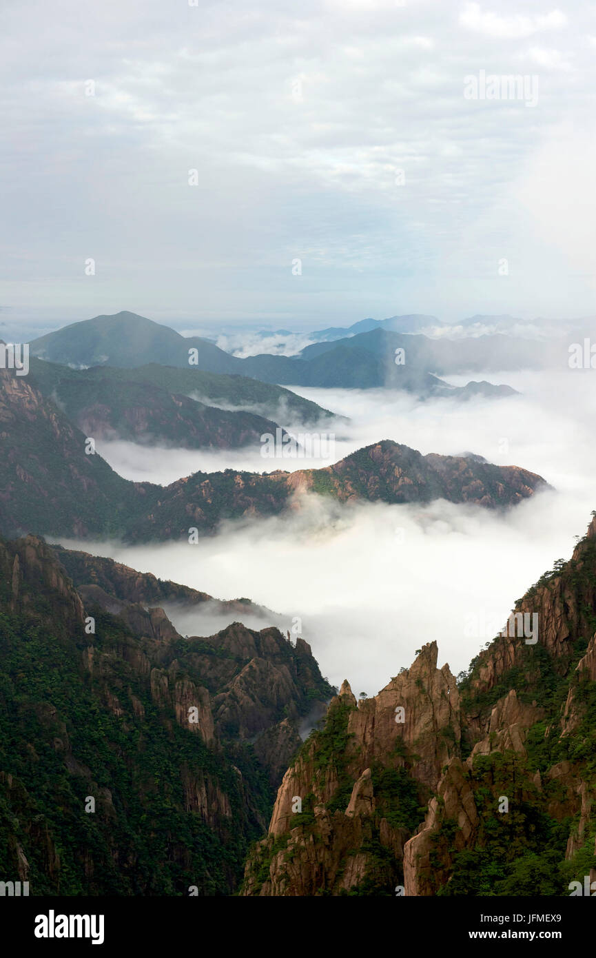 Huang Shan Mountains China Stock Photos & Huang Shan Mountains China ...