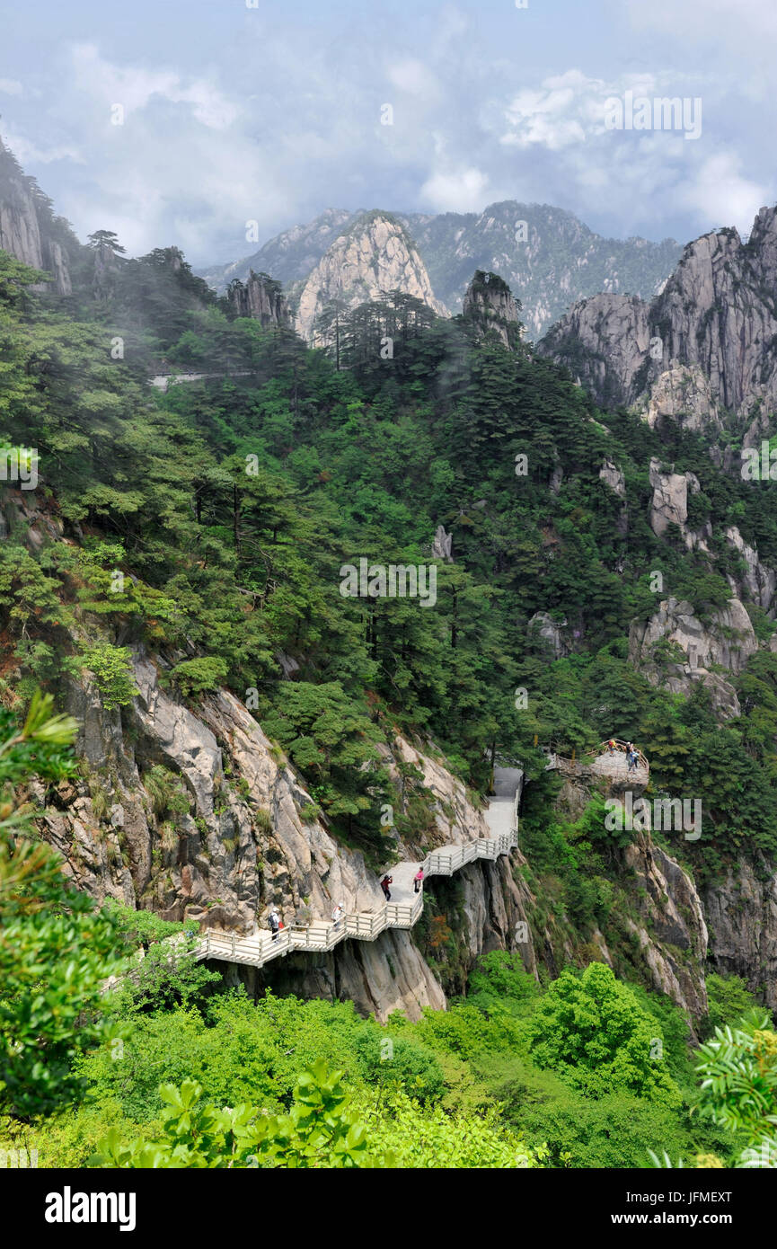 Huang shan mountains china hi-res stock photography and images - Alamy