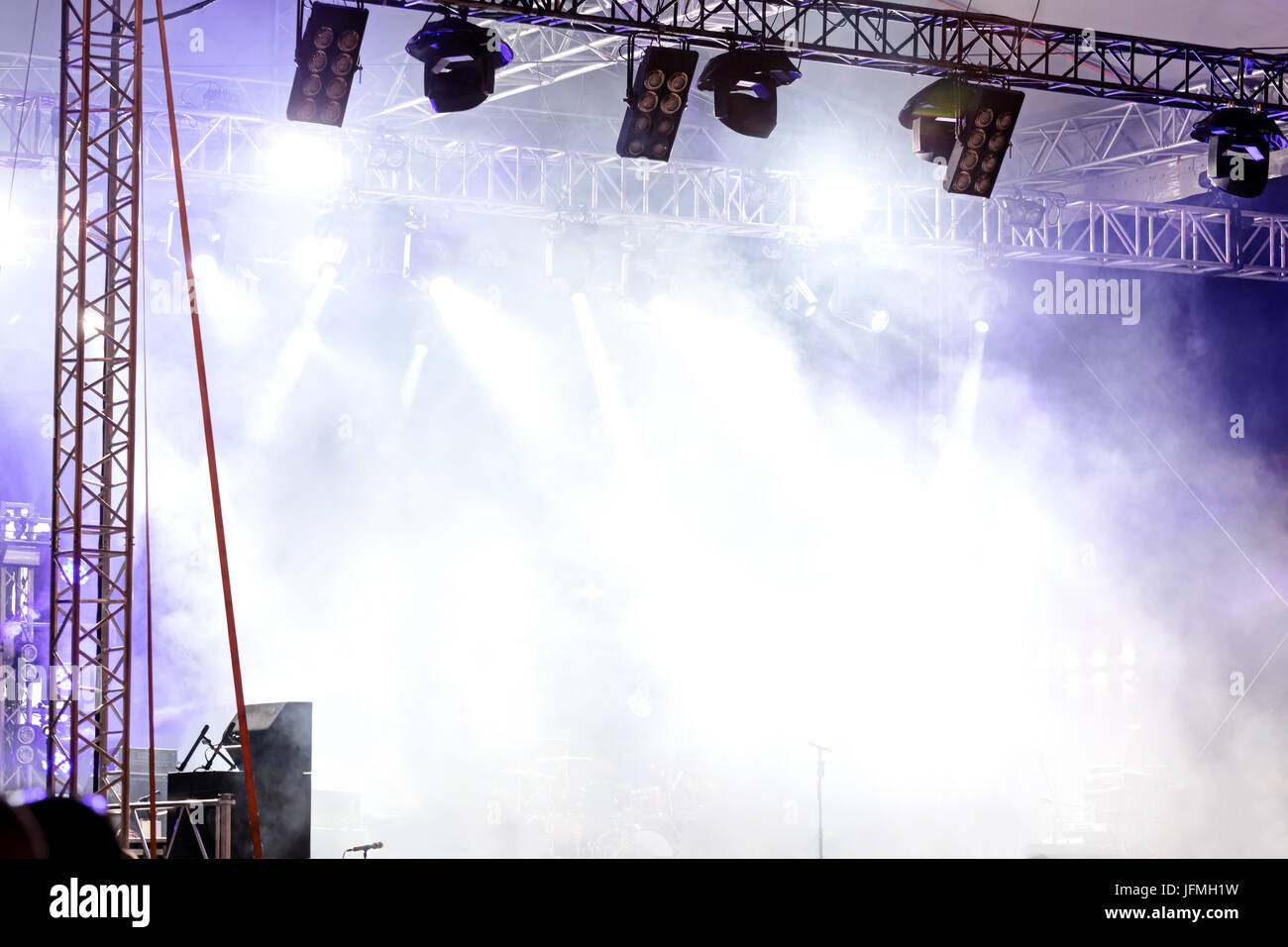 Empty concert stage hi-res stock photography and images - Alamy