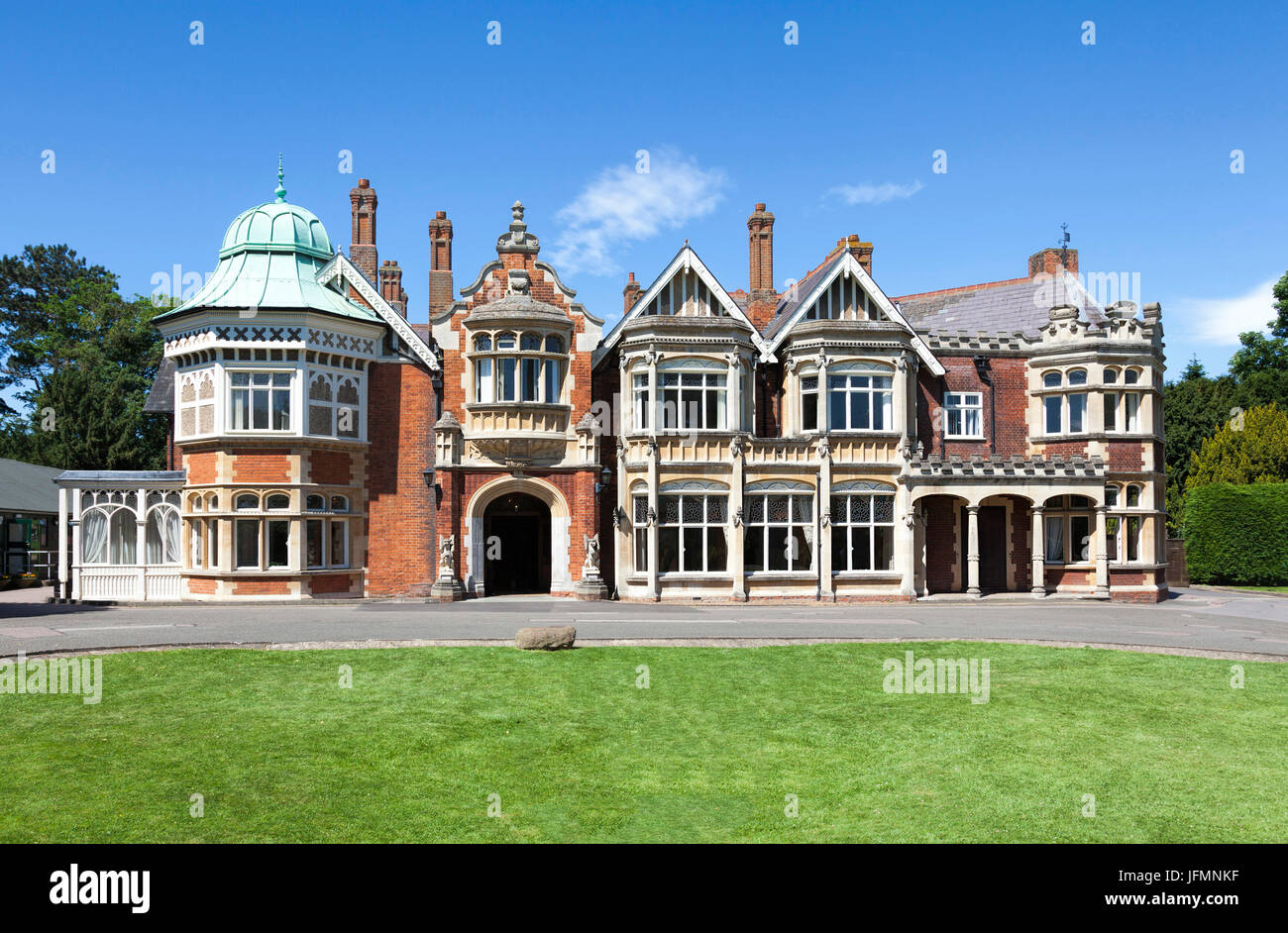 Bletchley park lake hi-res stock photography and images - Alamy