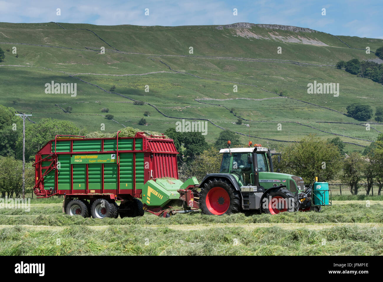 Making silage crop in the Yorkshire Dales with a Strautmann Forage ...