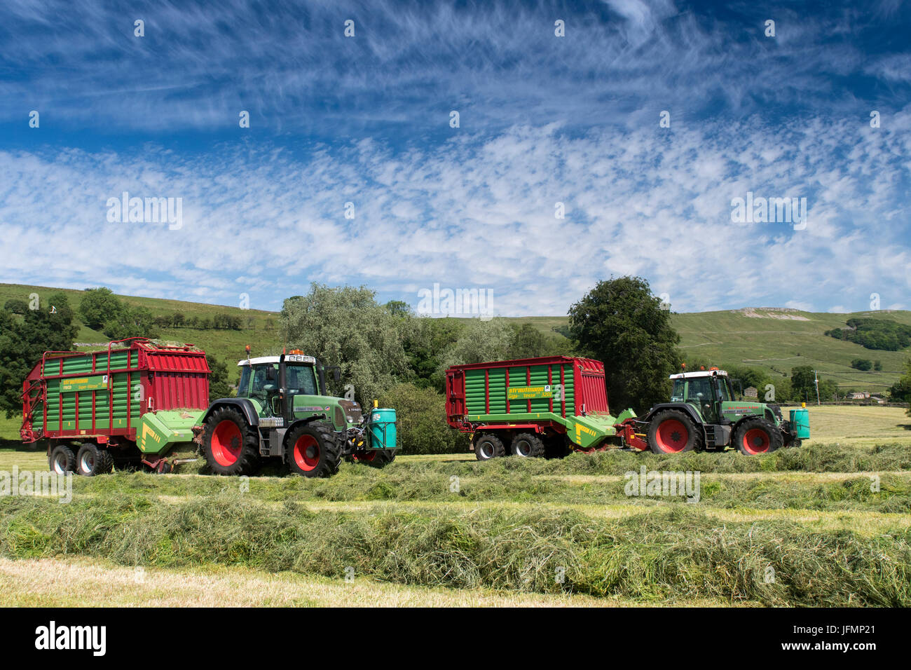 Making silage crop in the Yorkshire Dales with a Strautmann Forage ...