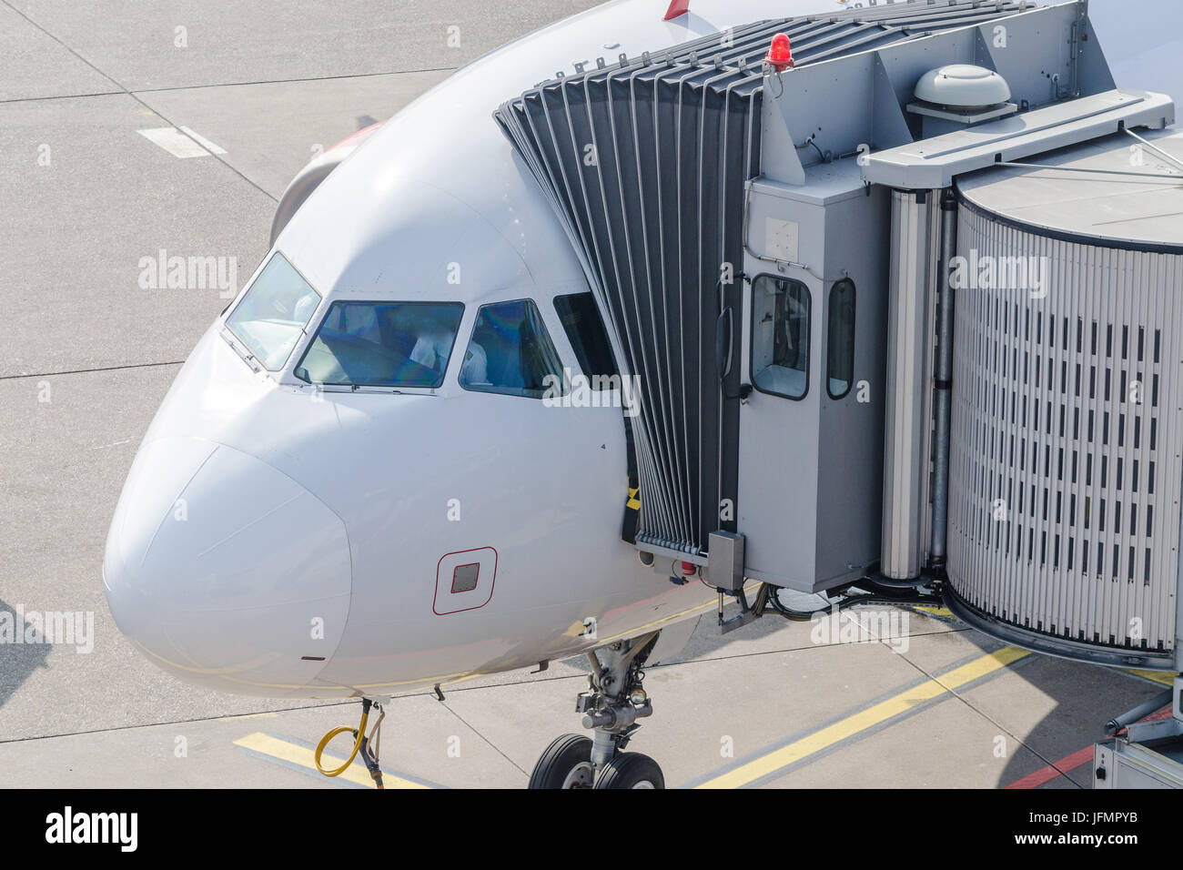 Airplane bridge, walkway to airplane for passengers Stock Photo - Alamy
