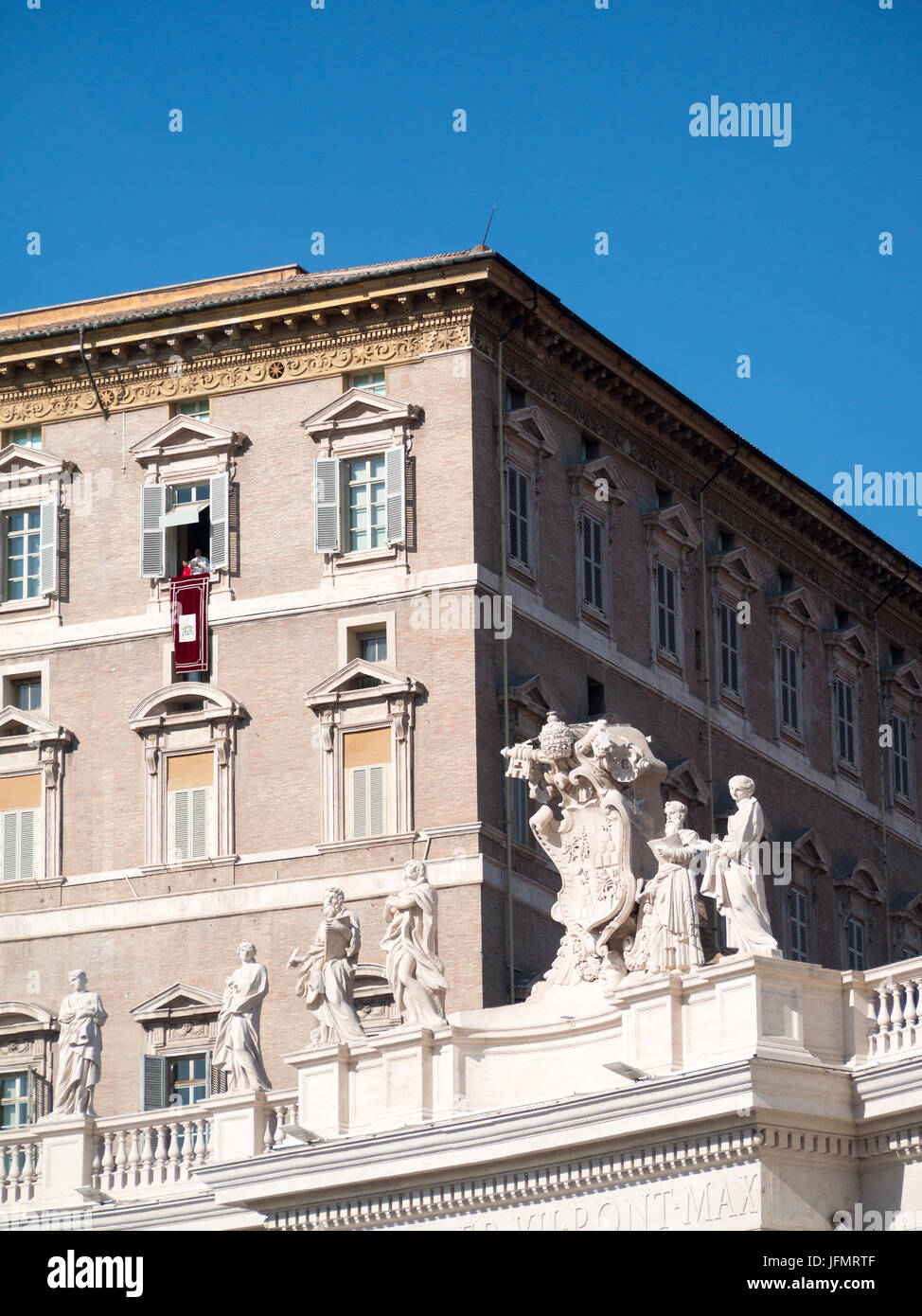 Pope Francis at the Vatican window during Sunday blessing Stock Photo ...