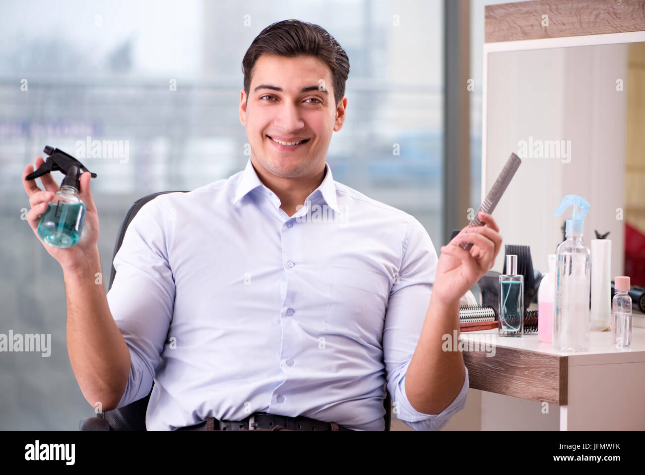 Handsome man in beauty salon Stock Photo - Alamy