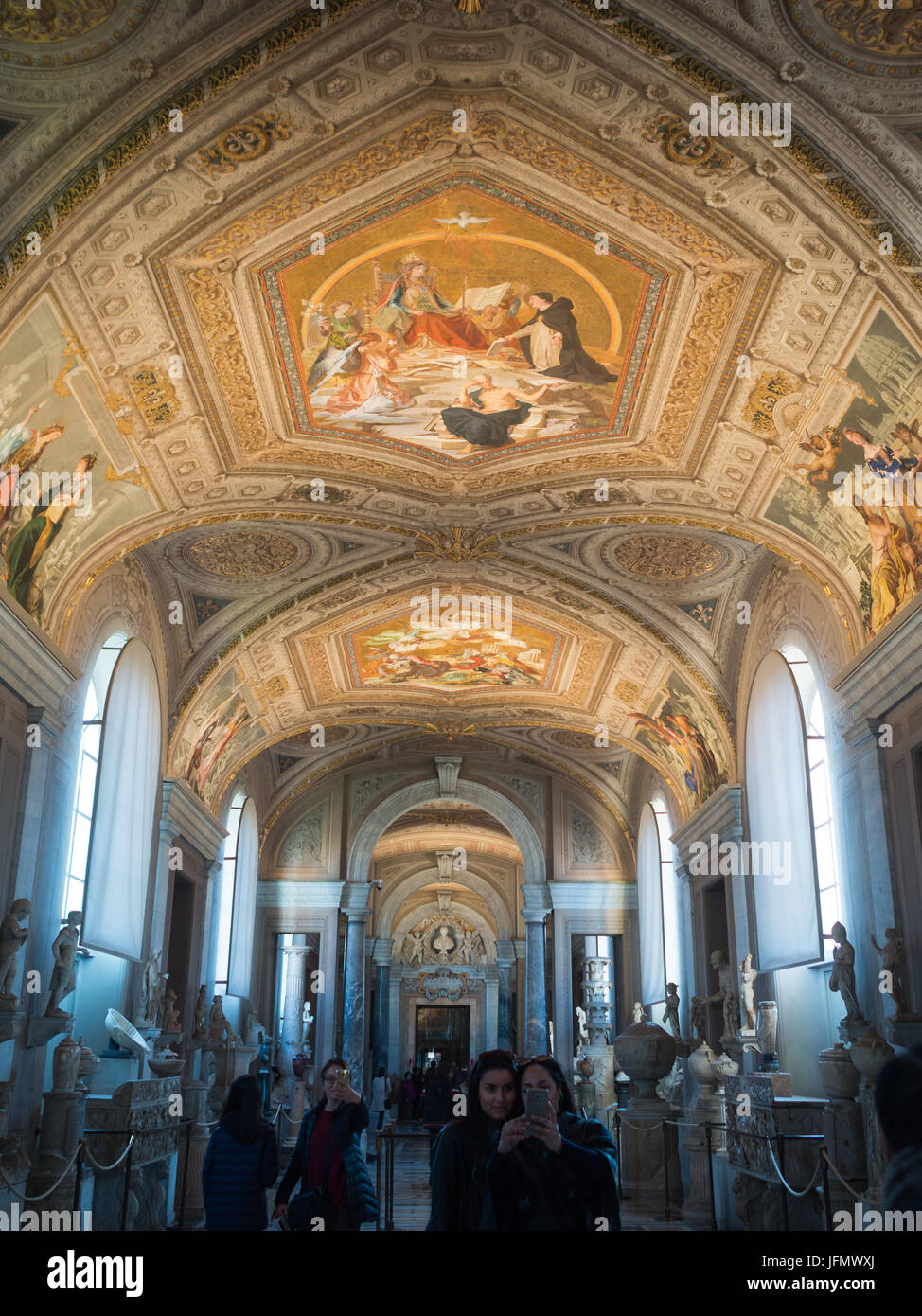 Visitors inside the Vatican Museums rooms Stock Photo - Alamy