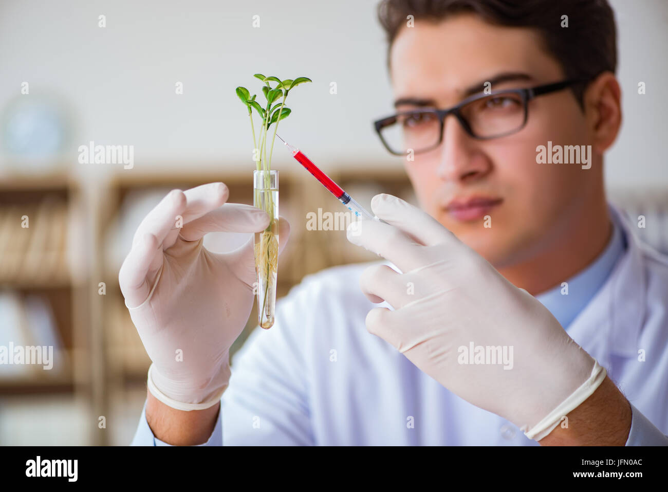 The biotechnology scientist working in the lab Stock Photo - Alamy