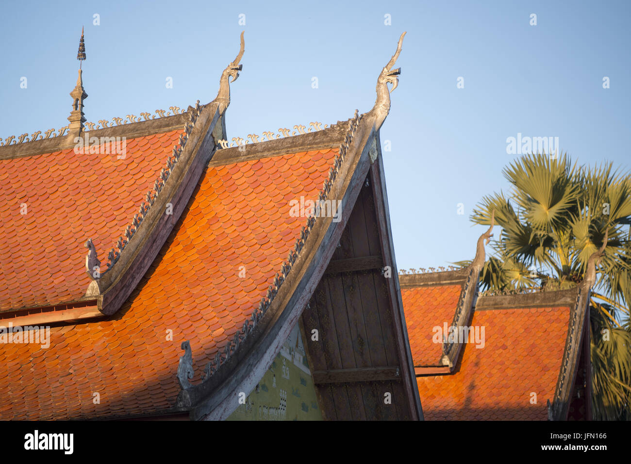 LAOS LUANG PRABANG OLD TOWN TEMPLE ROOF Stock Photo - Alamy