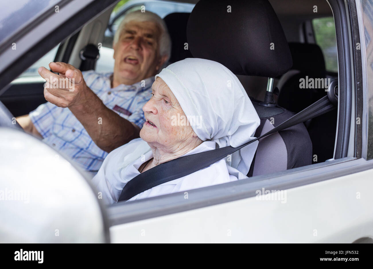 Senior citizen driving car hi-res stock photography and images - Alamy