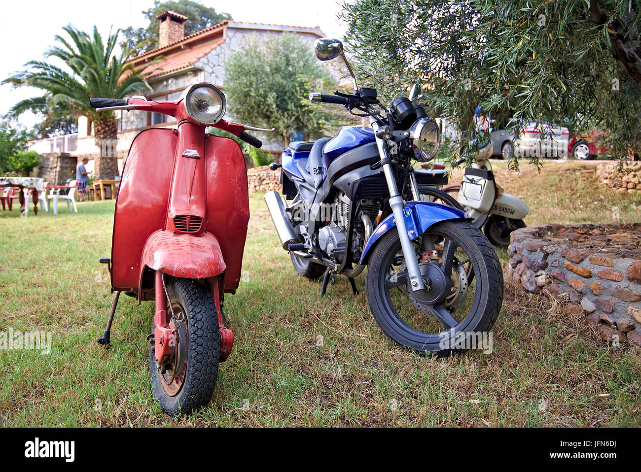 Classic vs modern motorbike hi-res stock photography and images - Alamy