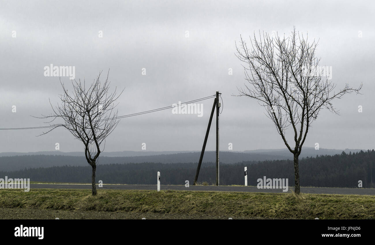 Utility poles line country road hi-res stock photography and images - Alamy