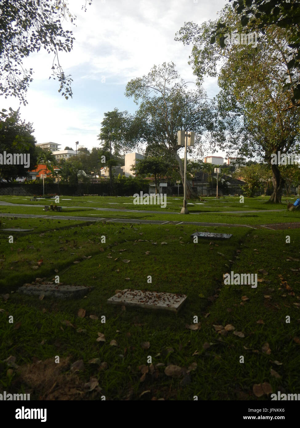 0868jfPlaza de las Flores Taơ1ong Barangka Loyola Memorial park ...