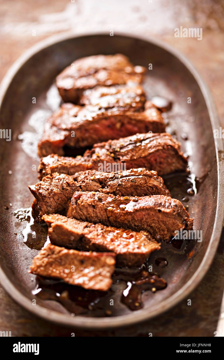 Angus teak fried on vegetable oil on iron cast Stock Photo - Alamy