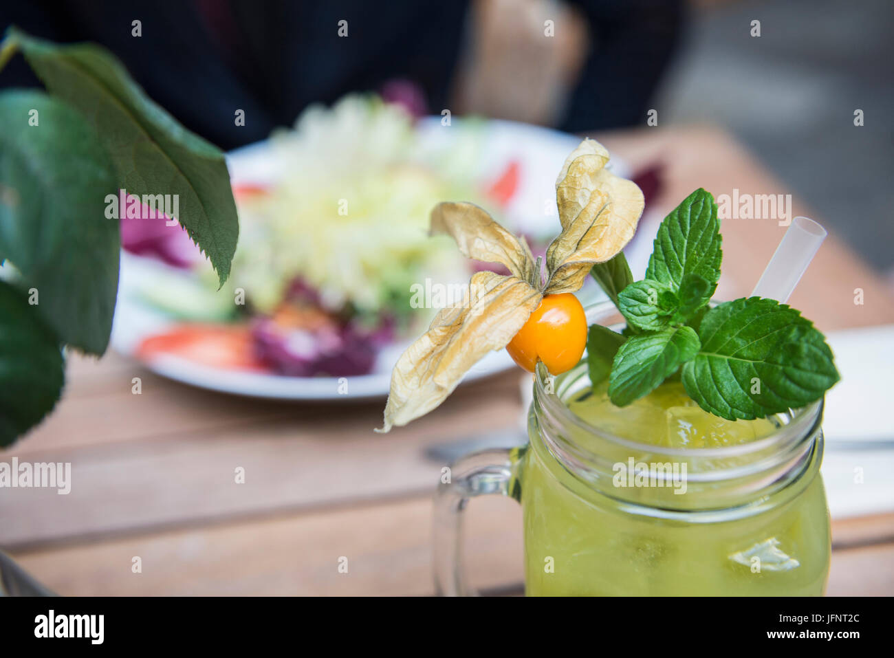 Yellow mocktail hi-res stock photography and images - Alamy