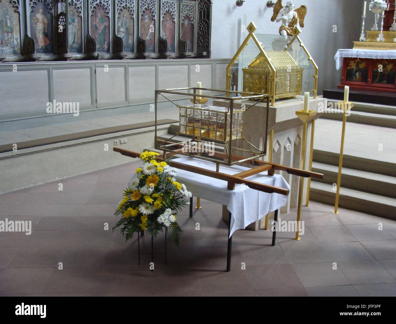 Kolonat hi-res stock photography and images - Alamy