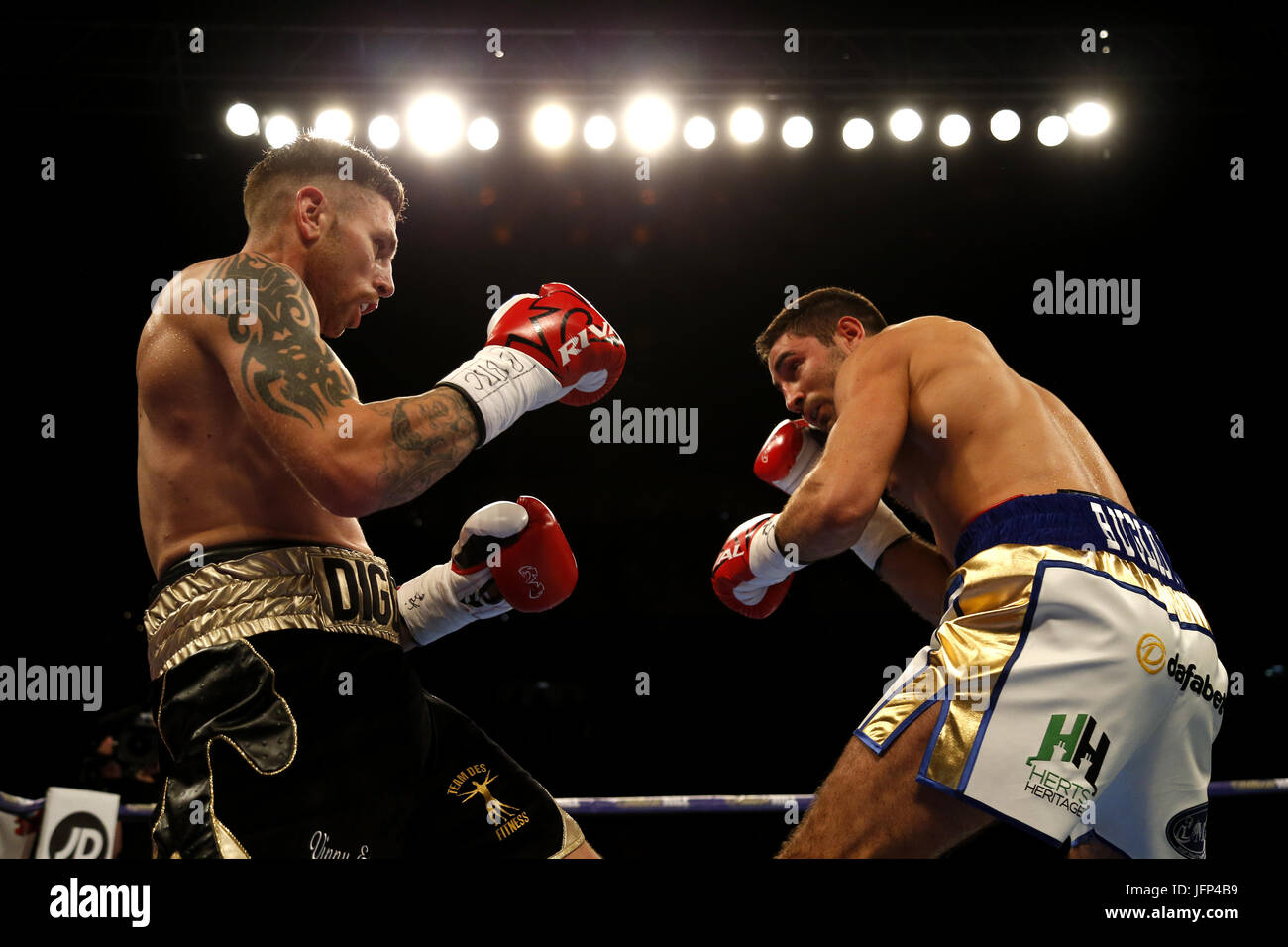 Frank Buglioni (right) against Ricky Summers in the British Light ...