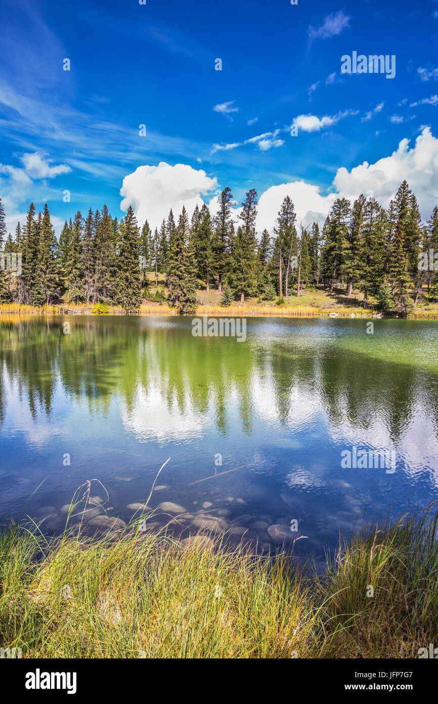 Lake round hi-res stock photography and images - Alamy