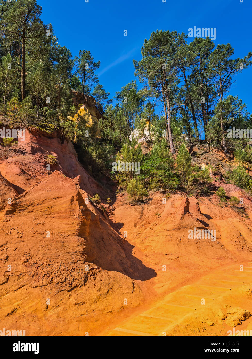 Red clay hills hi-res stock photography and images - Alamy