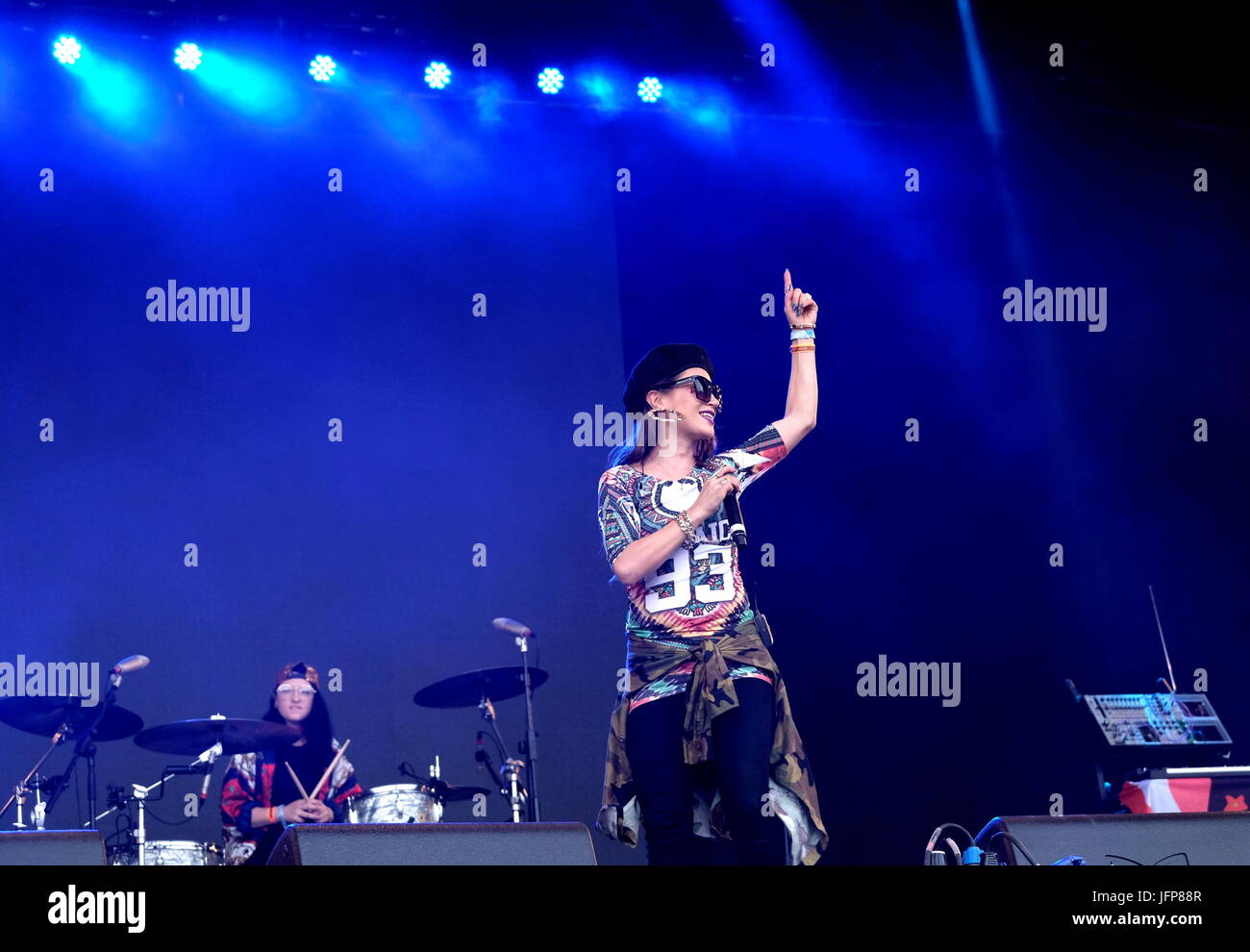 Australian vocalist hi-res stock photography and images - Alamy