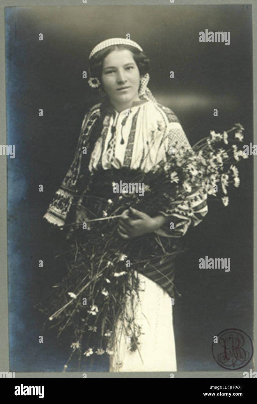 Adler - Costum popular românesc din Tulgheş 2 Stock Photo - Alamy