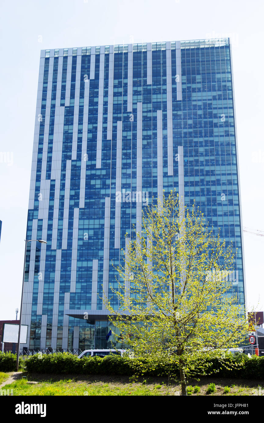 modern high-rise in Rome in Eur neighborhood Stock Photo - Alamy