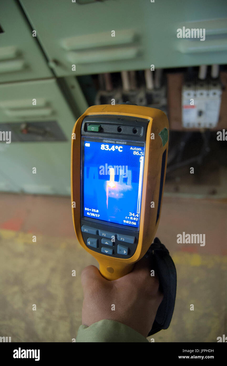Infrared thermography on electric circuit breaker Stock Photo - Alamy