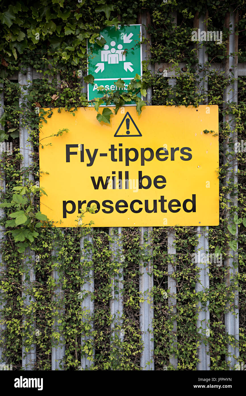 Fly tipping notice hi-res stock photography and images - Alamy