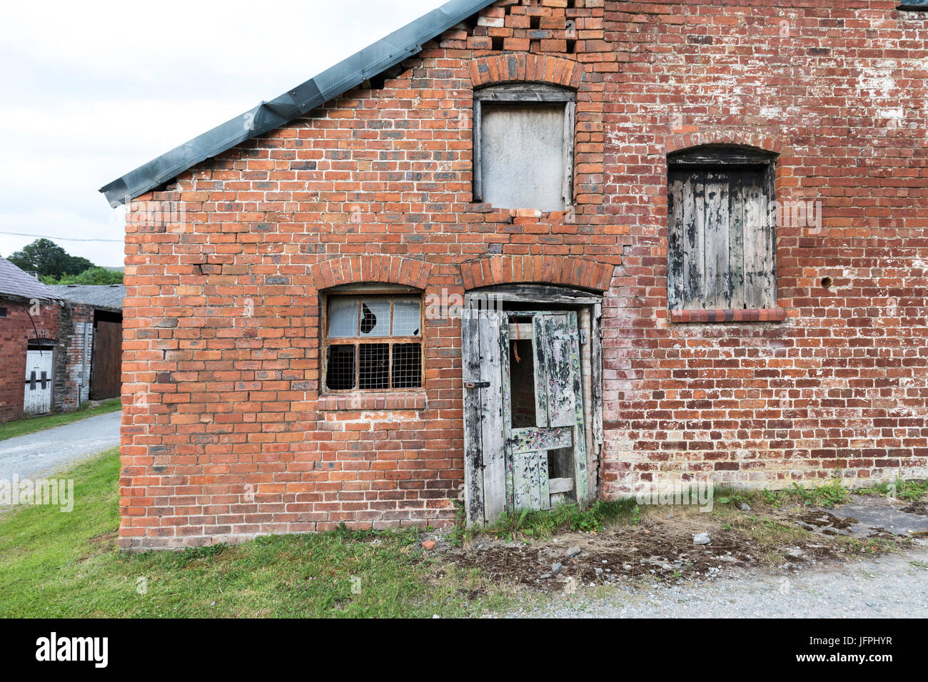 Broken farm building hi-res stock photography and images - Alamy