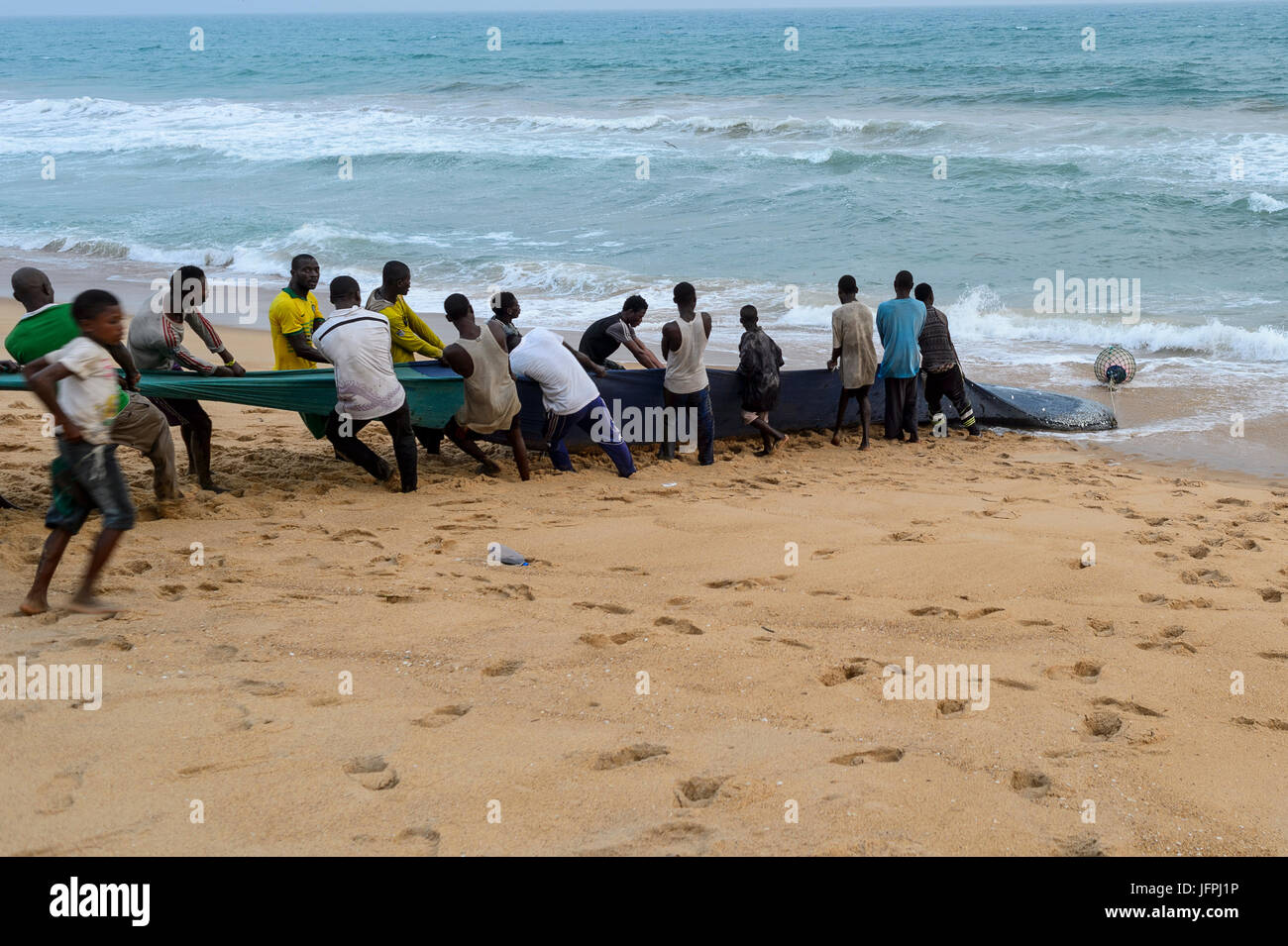 Traditional net fishing in Ouidah, Benin Stock Photo - Alamy