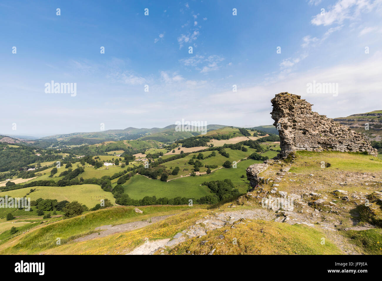 Scenic castle view hi-res stock photography and images - Alamy