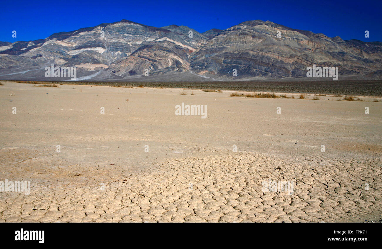 Arid ground hi-res stock photography and images - Alamy