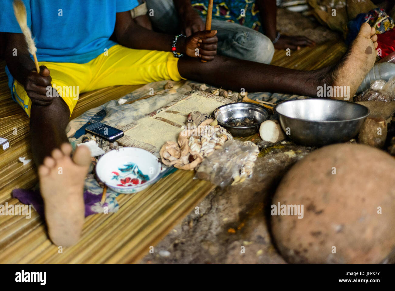 Divination africa hi-res stock photography and images - Alamy