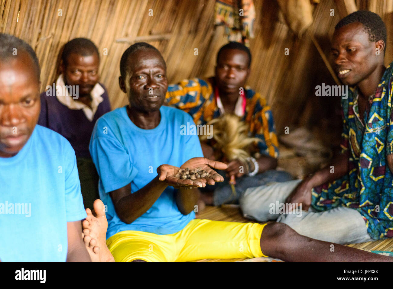 Divination africa hi-res stock photography and images - Alamy