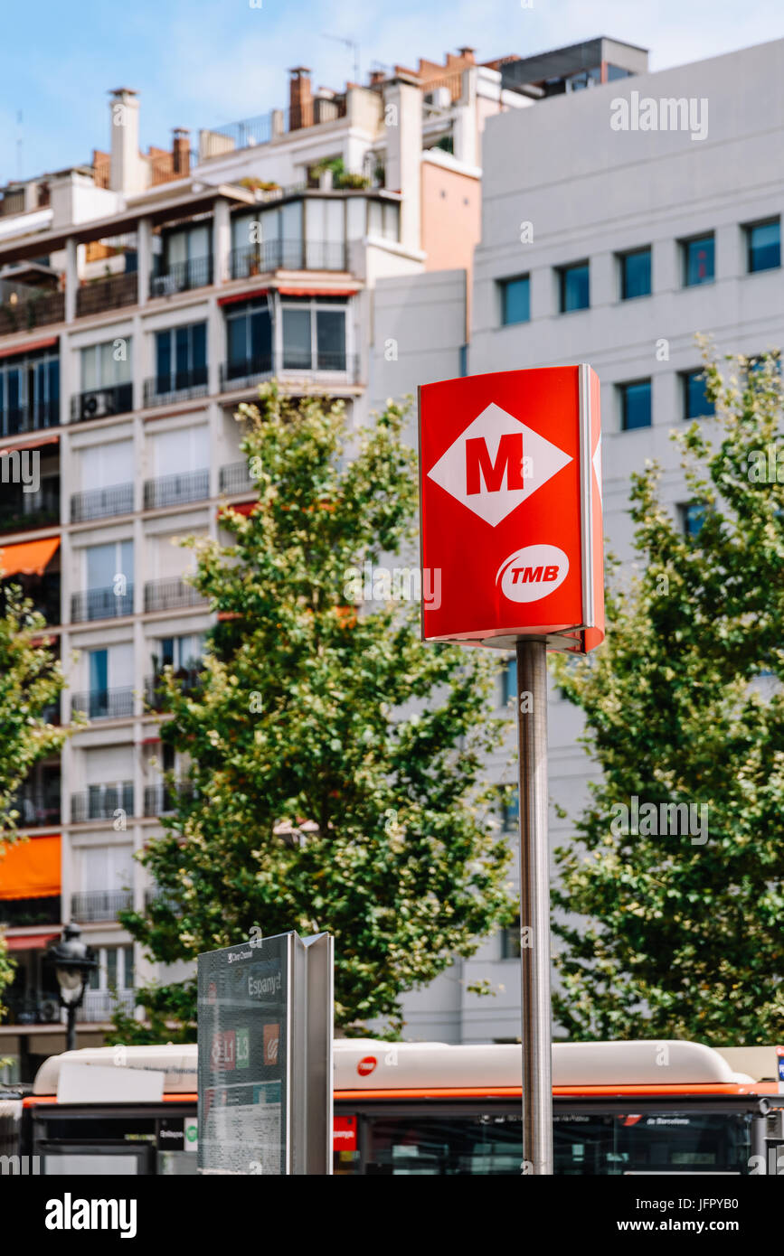 BARCELONA, SPAIN - AUGUST 05, 2016: Barcelona Subway Metro Sign In ...