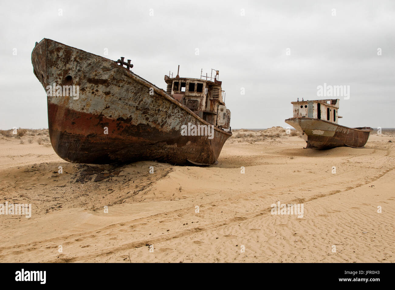 Old ships in the desert "ship cemetery" the consequence of Aral sea ...