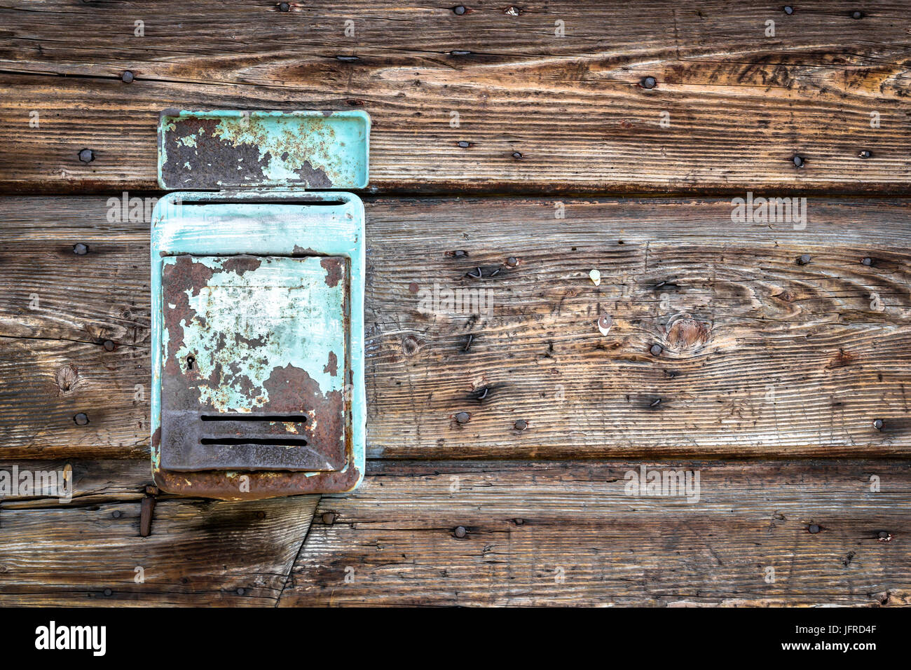 Vintage old mailbox Stock Photo - Alamy