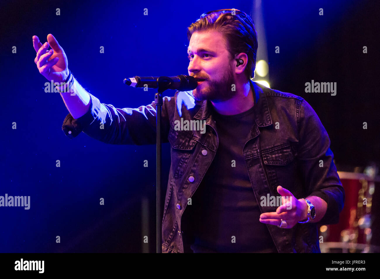 Stadion gitarre hi-res stock photography and images - Alamy