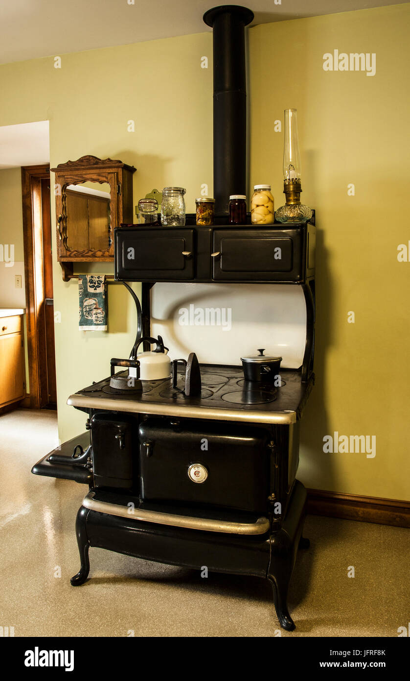 Vintage Kitchen Stove High Resolution Stock Photography and Images - Alamy