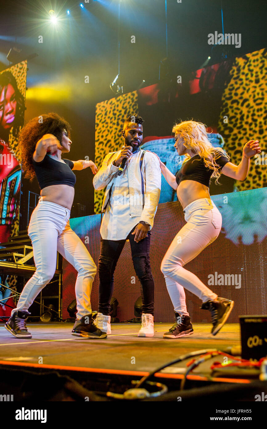Jason derulo dancers hi-res stock photography and images - Alamy