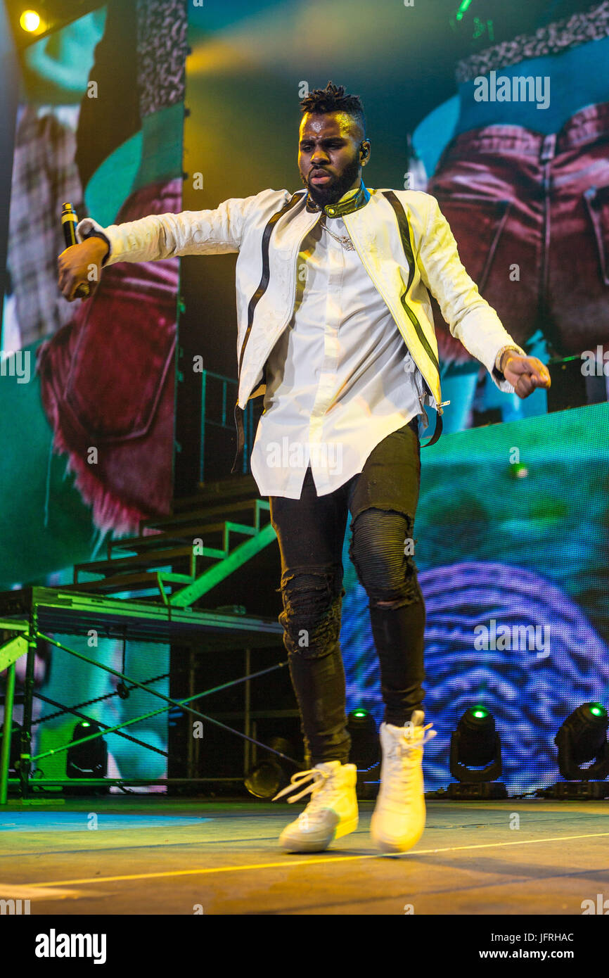 Jason derulo dancers hi-res stock photography and images - Alamy