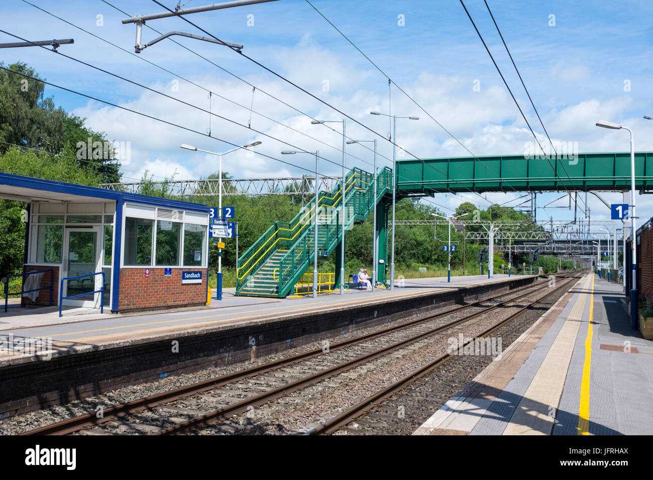 Station footbridge hi-res stock photography and images - Alamy