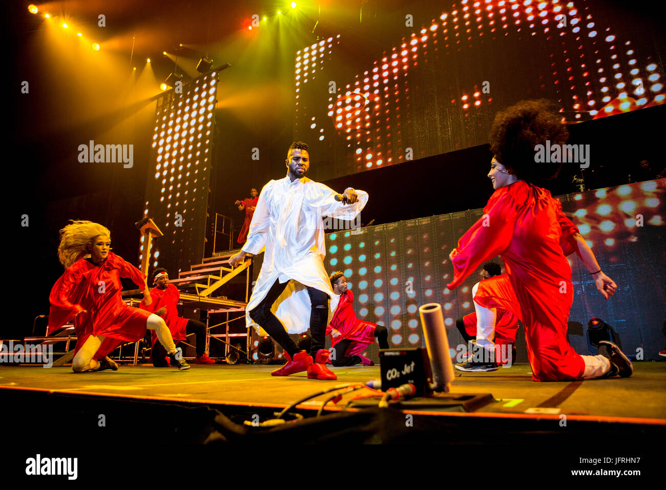Jason derulo sing hi-res stock photography and images - Alamy