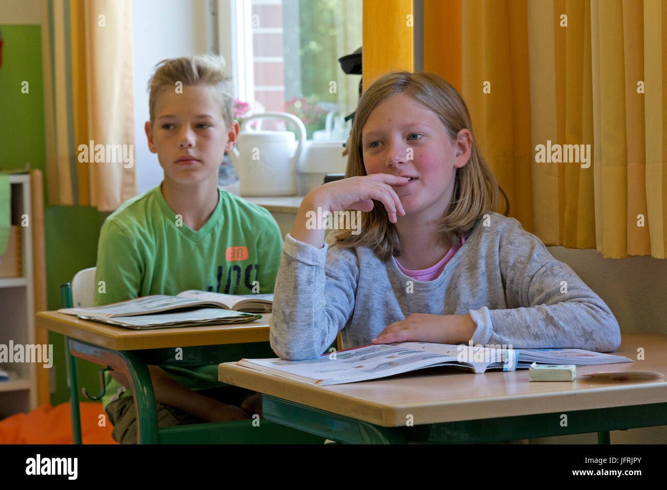 pupils at primary school Stock Photo - Alamy