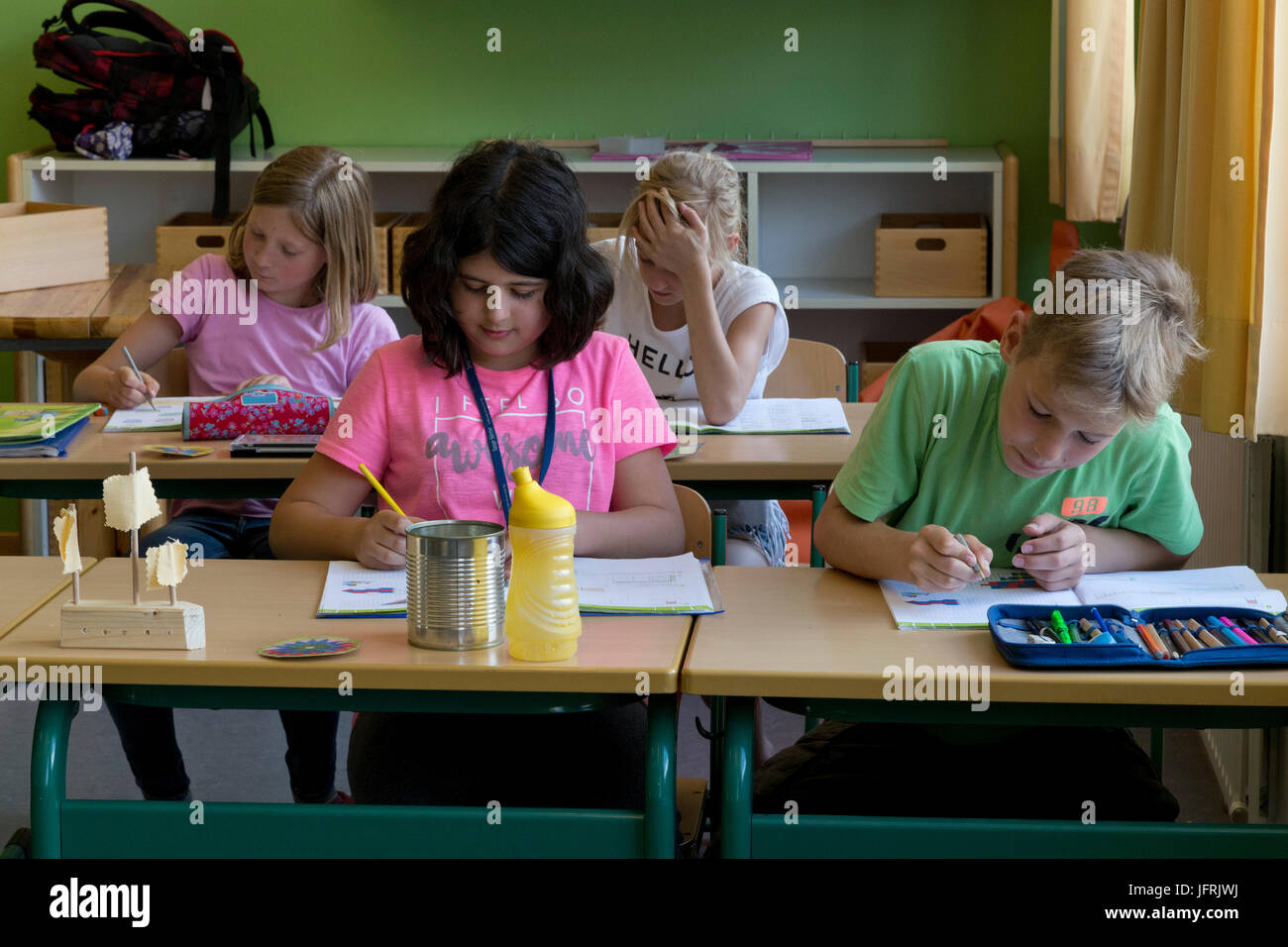 Primary school class writing hi-res stock photography and images - Alamy