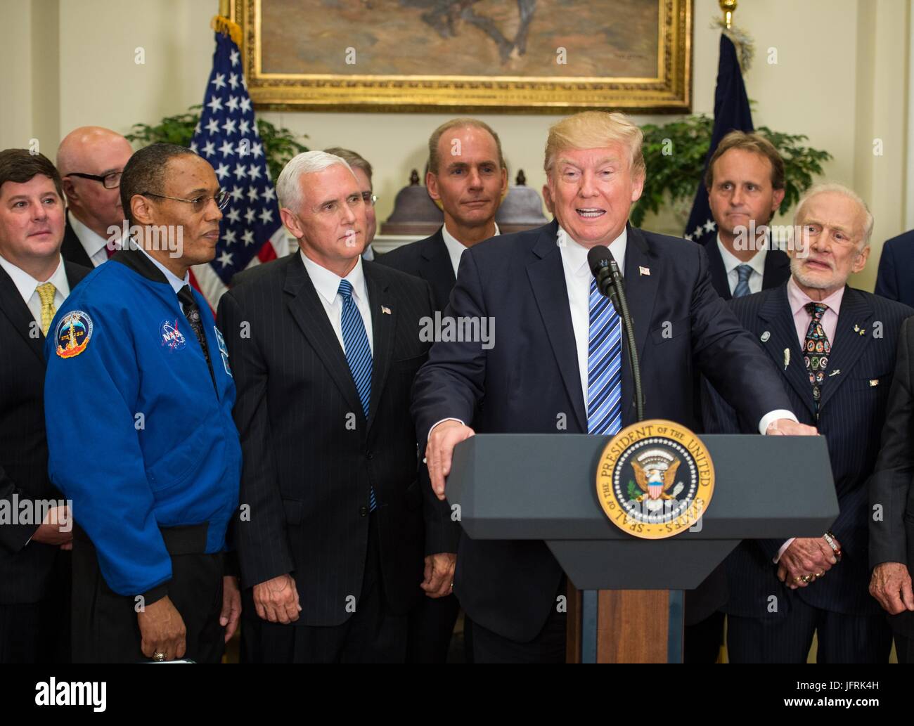 Astronaut attendance hi-res stock photography and images - Alamy