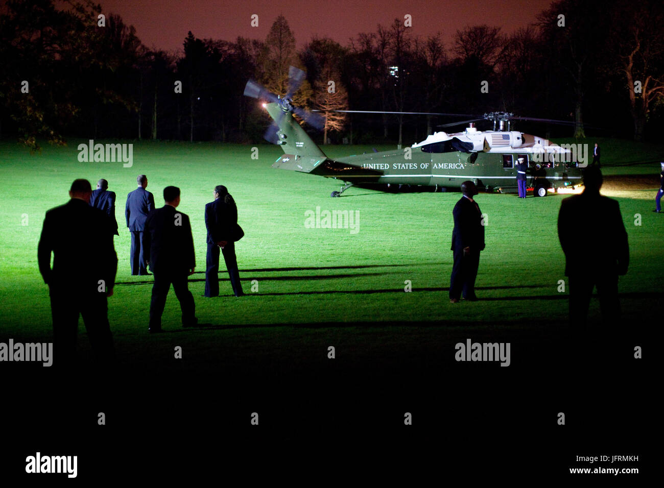 Marine One, carrying President Barack Obama and First Lady Michelle ...